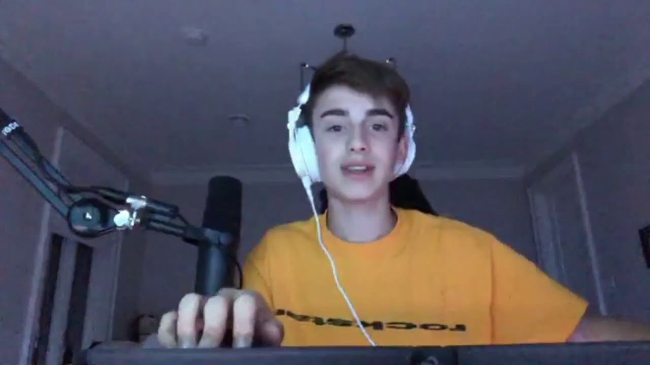 Johnny Orlando playing Fortnite Livestream - YouTube