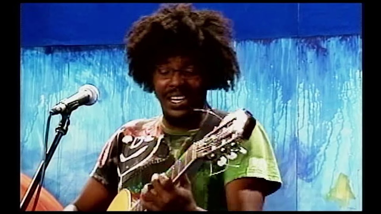 Roly Berrio - A vender a los muertos. Trova cubana. Entre Manos TV ...