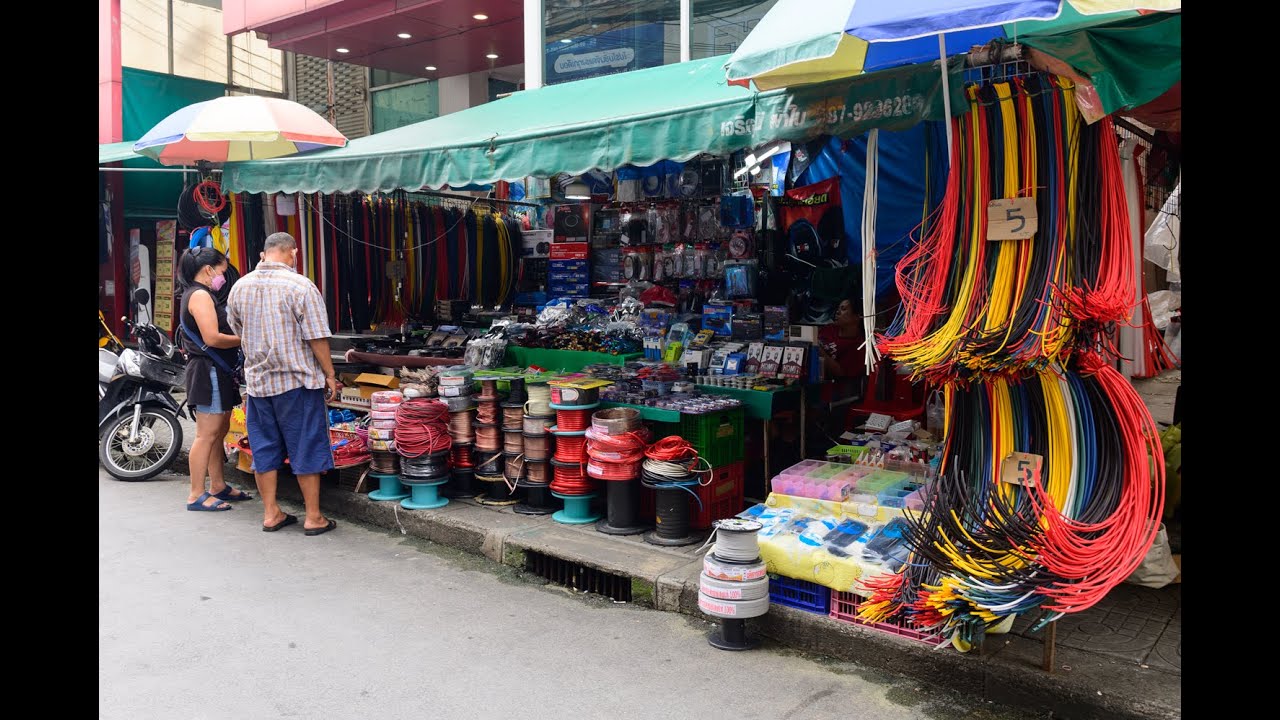 [4K] Walk inside "Ban Mo" local street electronic market in Bangkok ...