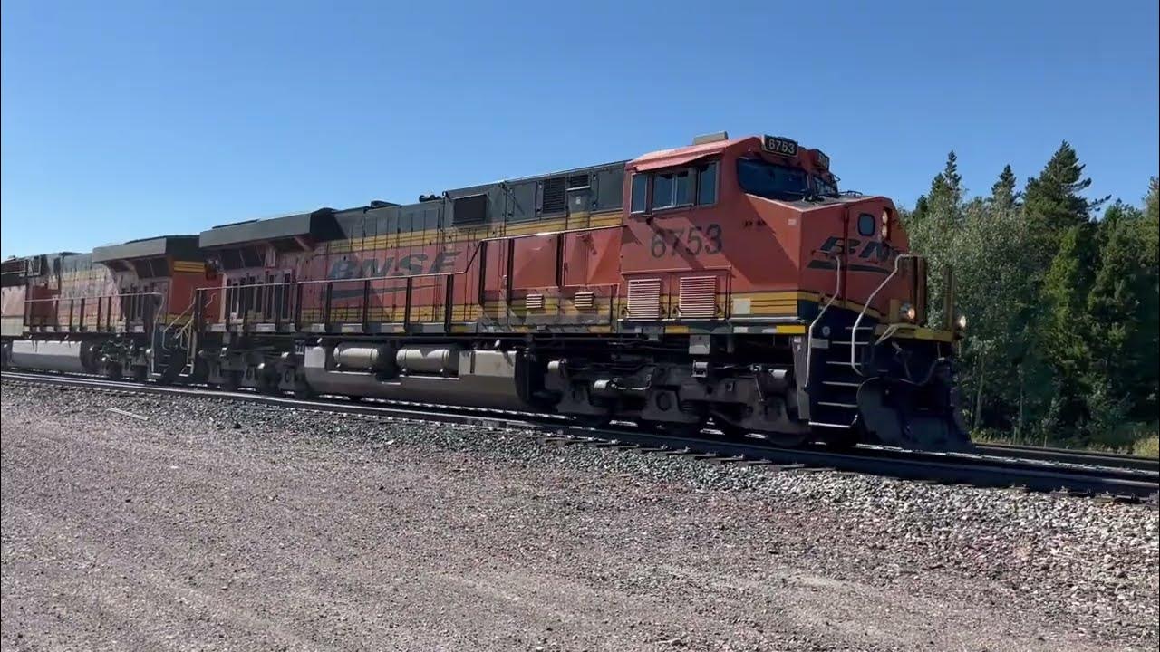 10 BNSF units on Marias Pass, including a GP39E - YouTube