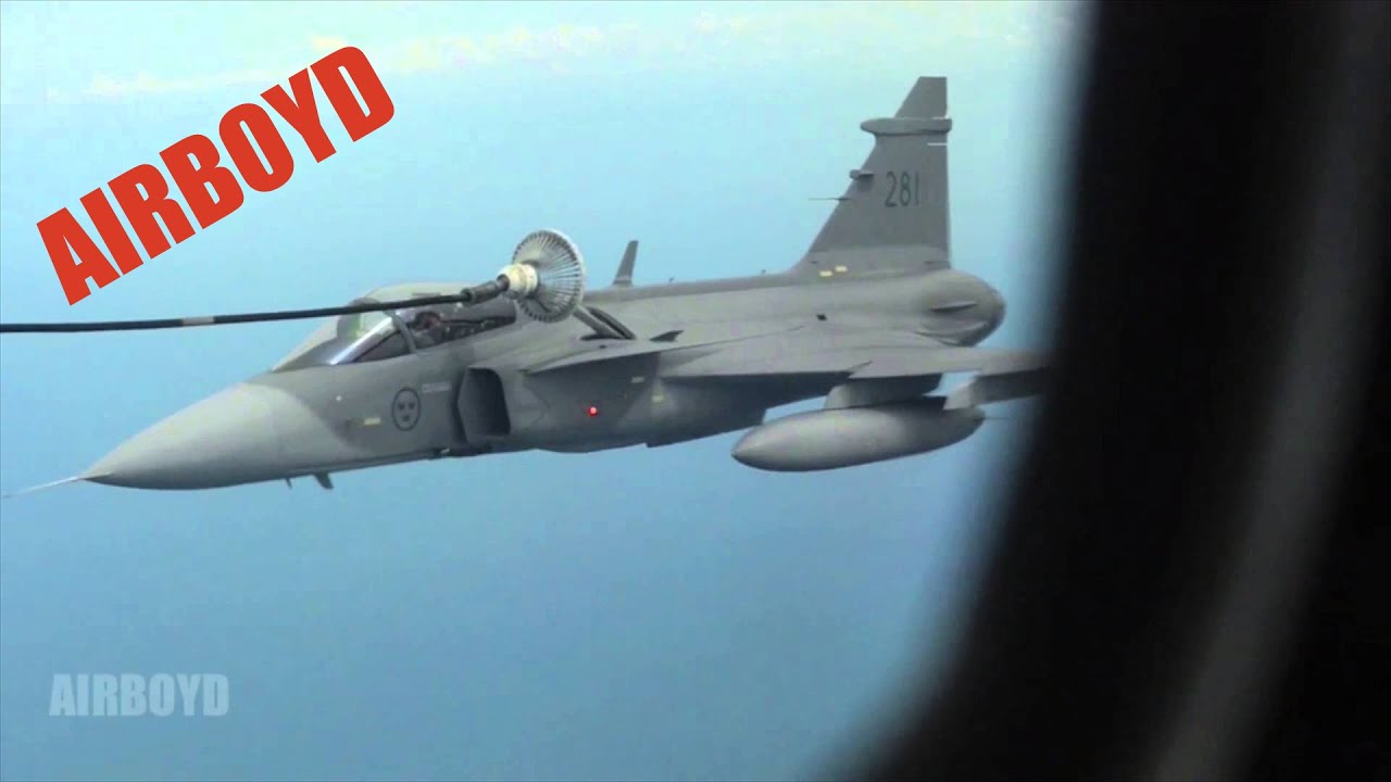 Swedish Gripens Refueling - YouTube