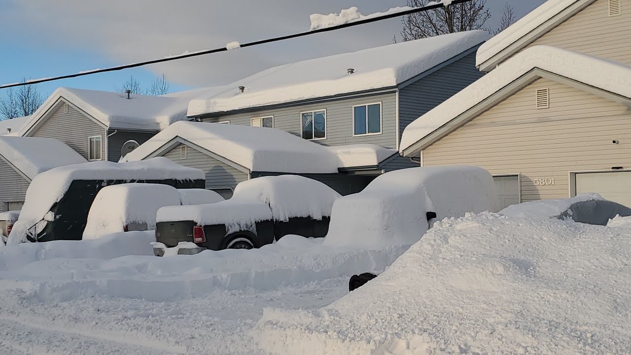 heavy snow storm hits the Alaska 18 inches long snow - YouTube