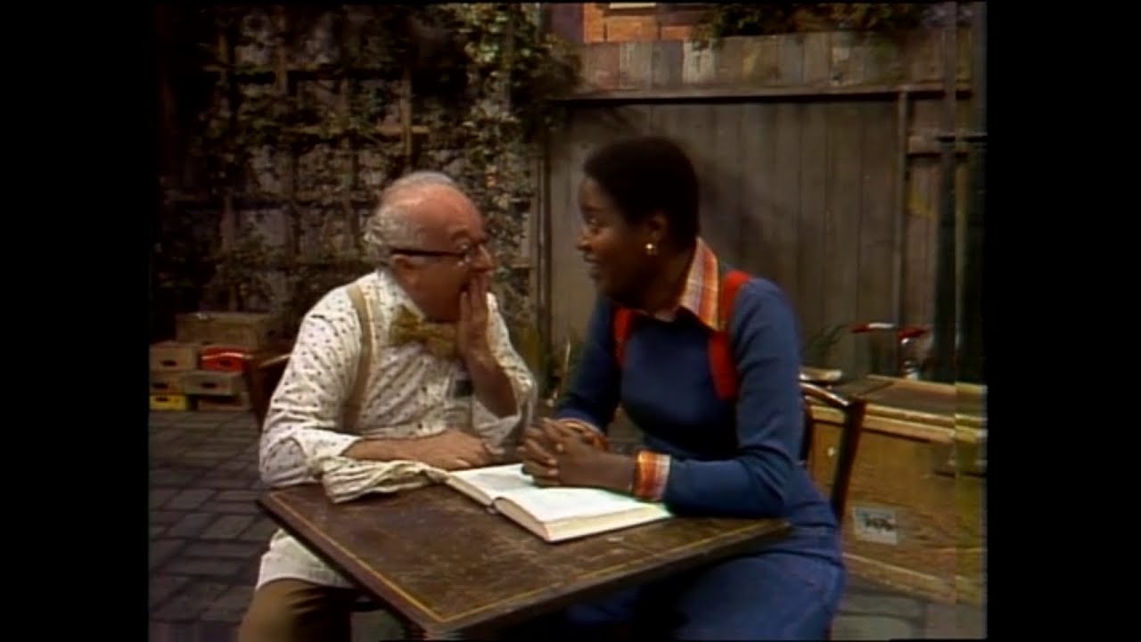1075 - Mr Hooper Is Going to a Discotheque - YouTube
