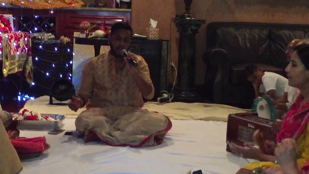 Viswaguru Viswamjee Maharaj - Bhajan - YouTube