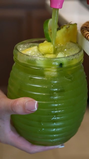AGUA FRESCA DE PEPINO CON LIMÓN y PIÑA #shorts #aguafeesca #recipe - YouTube