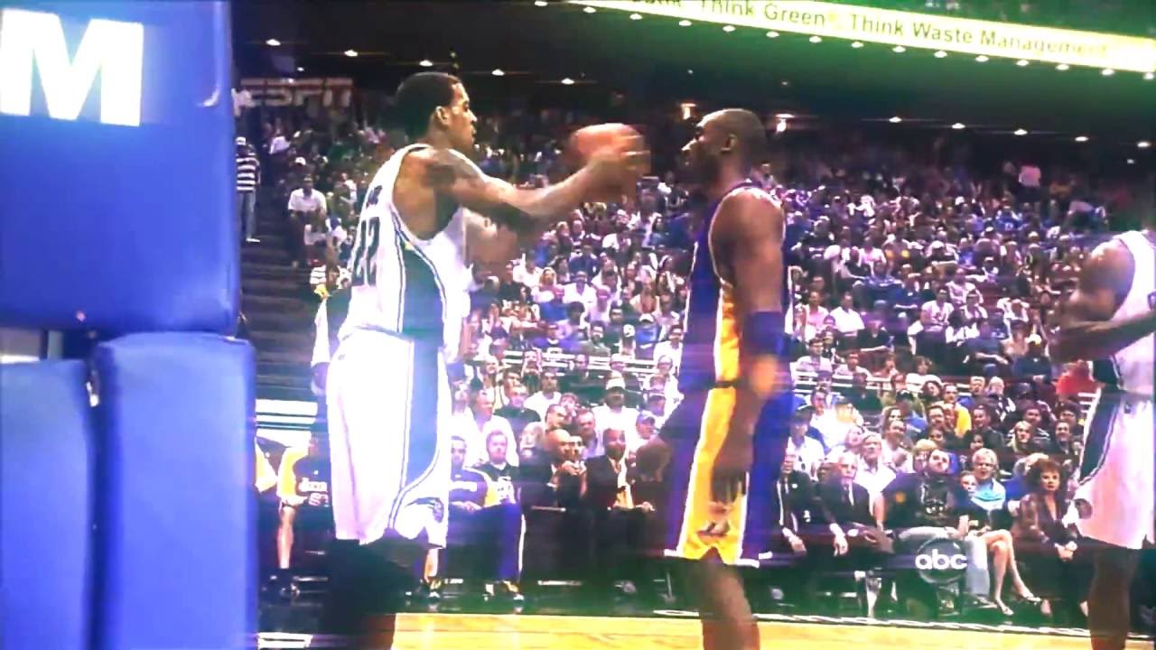 Kobe Doesn't Flinch - YouTube