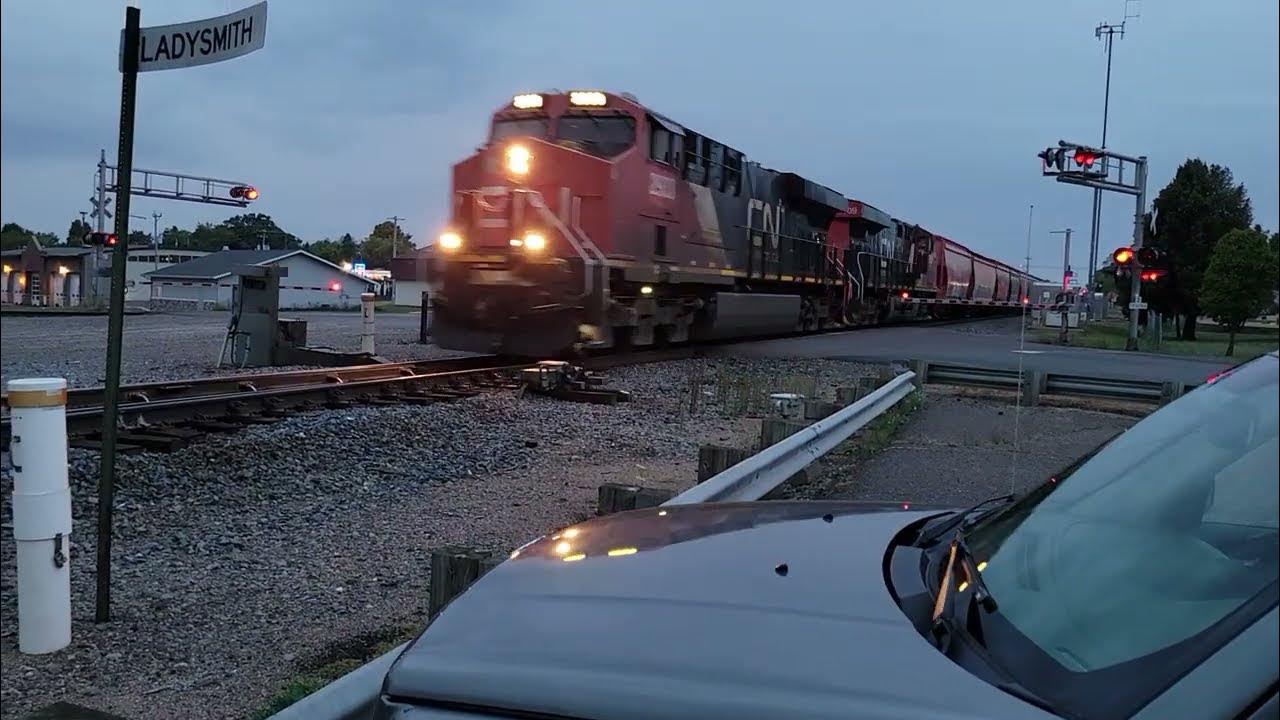 CN 2933 X404 at Ladysmith feat. @the_atsf_railfan2926 on 9-9-23 - YouTube