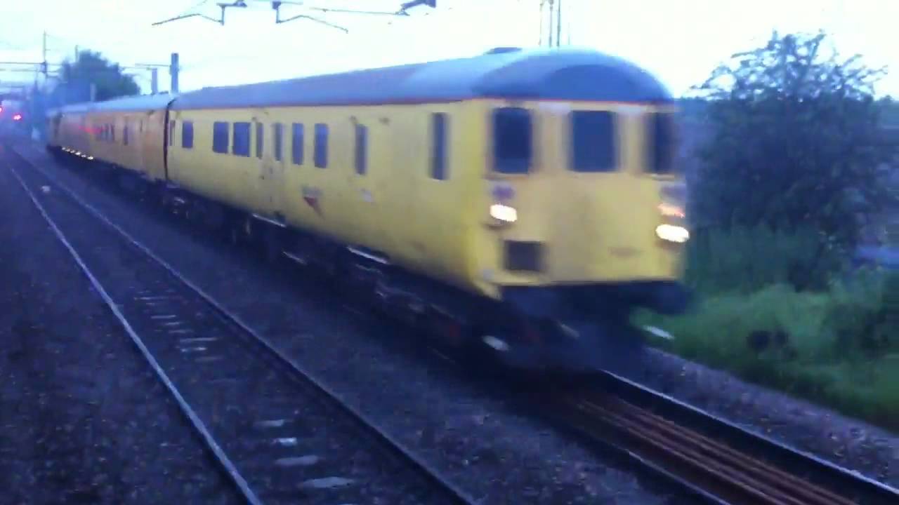 Unidentified class 31 pushing Network Rail train, Nuneaton. - YouTube