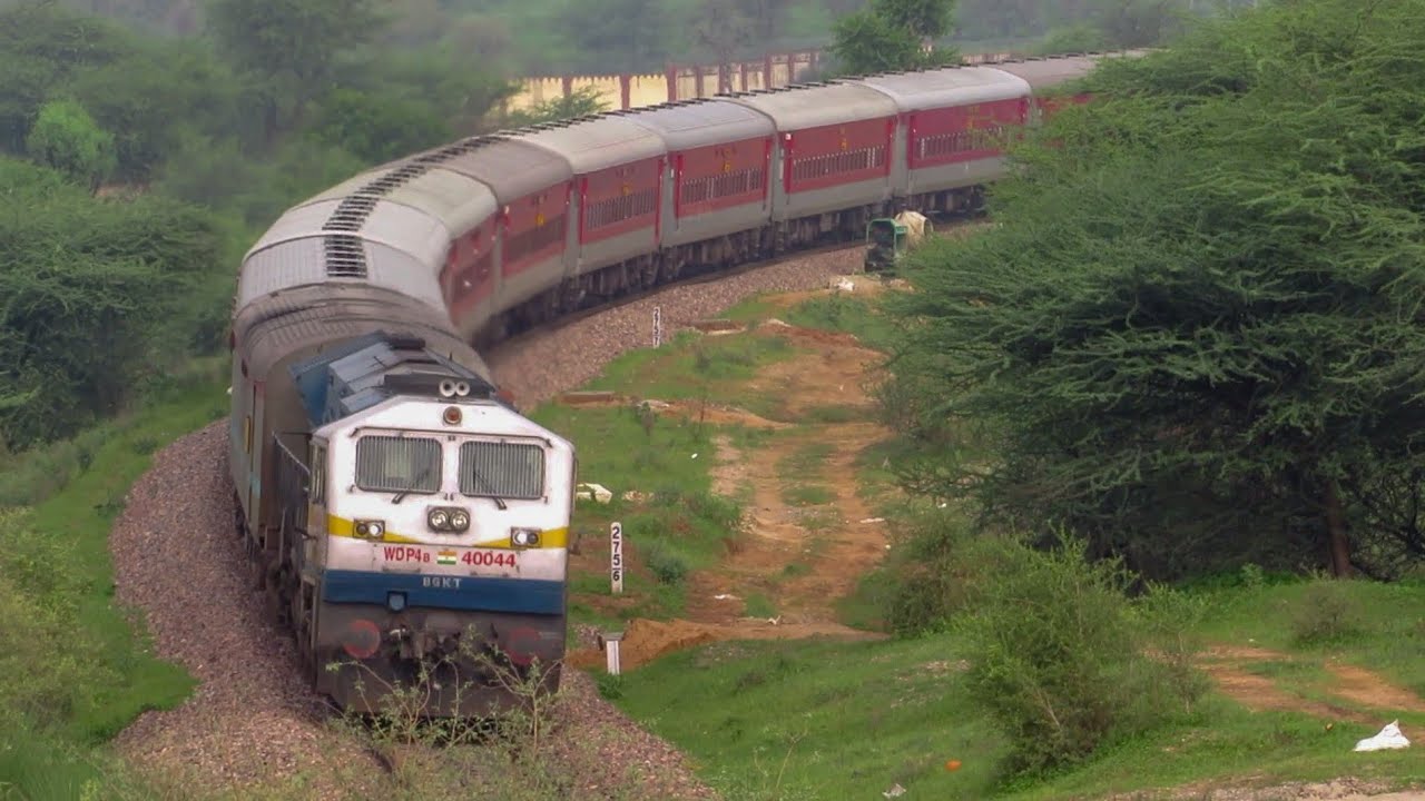Bikaner Bilaspur Express @ around 100KMPH 🔥 | Asalpur Jobner | Phulera ...