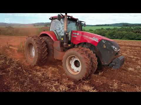 Trator Case Magnum AFS 340 no preparo de solo com Subsolador 7 Hastes ...