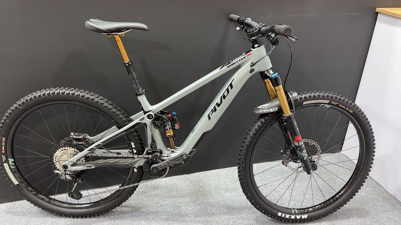 Functionality & Style ! 2024 PIVOT Shuttle SL - YouTube