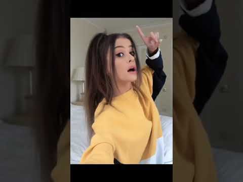 HollyH |Musically Queen