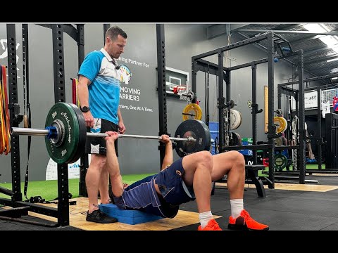 Vlog 001: Elijah Hewett Full Training Session - YouTube