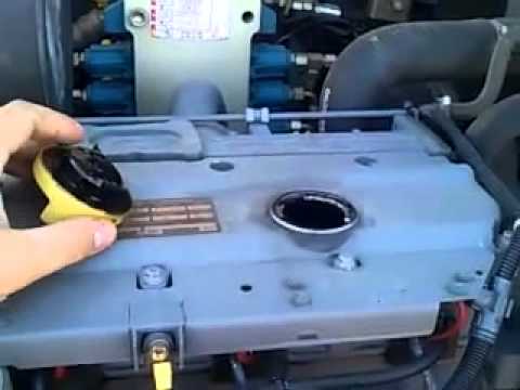 Bobcat 442 deutz engine 54kw - YouTube