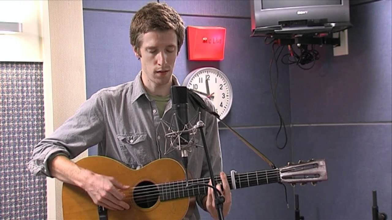 The JKE Sessions - Daniel Martin Moore sings To Make it True - YouTube