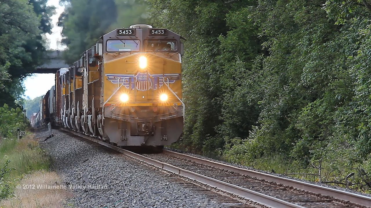 A quick turnaround: UP 5453 leads MRVPT then QPDRV the next day. - YouTube