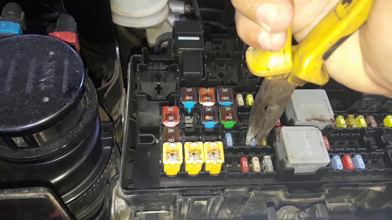 Ford Ranger XLT 2.2 FIXING AUXILLARY POWER SOCKET/NO POWER - YouTube