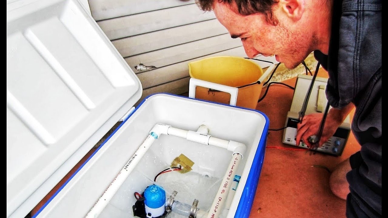 Making a Portable Livewell out of a Cooler! - YouTube