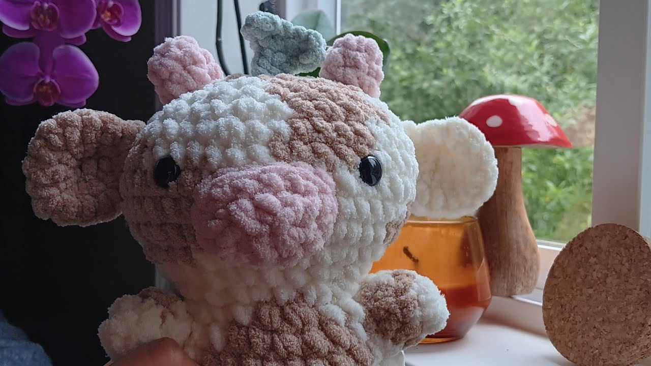 My first YouTube video! Crocheting to celebrate 100 subscribers 🥳💕 ...