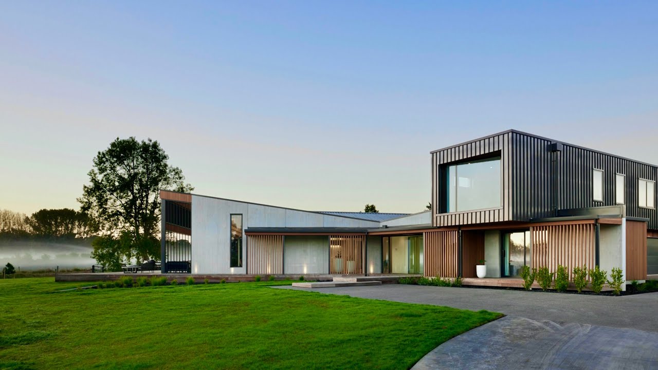 Creative Soaring Box House designed by Turner Road Architecture in ...