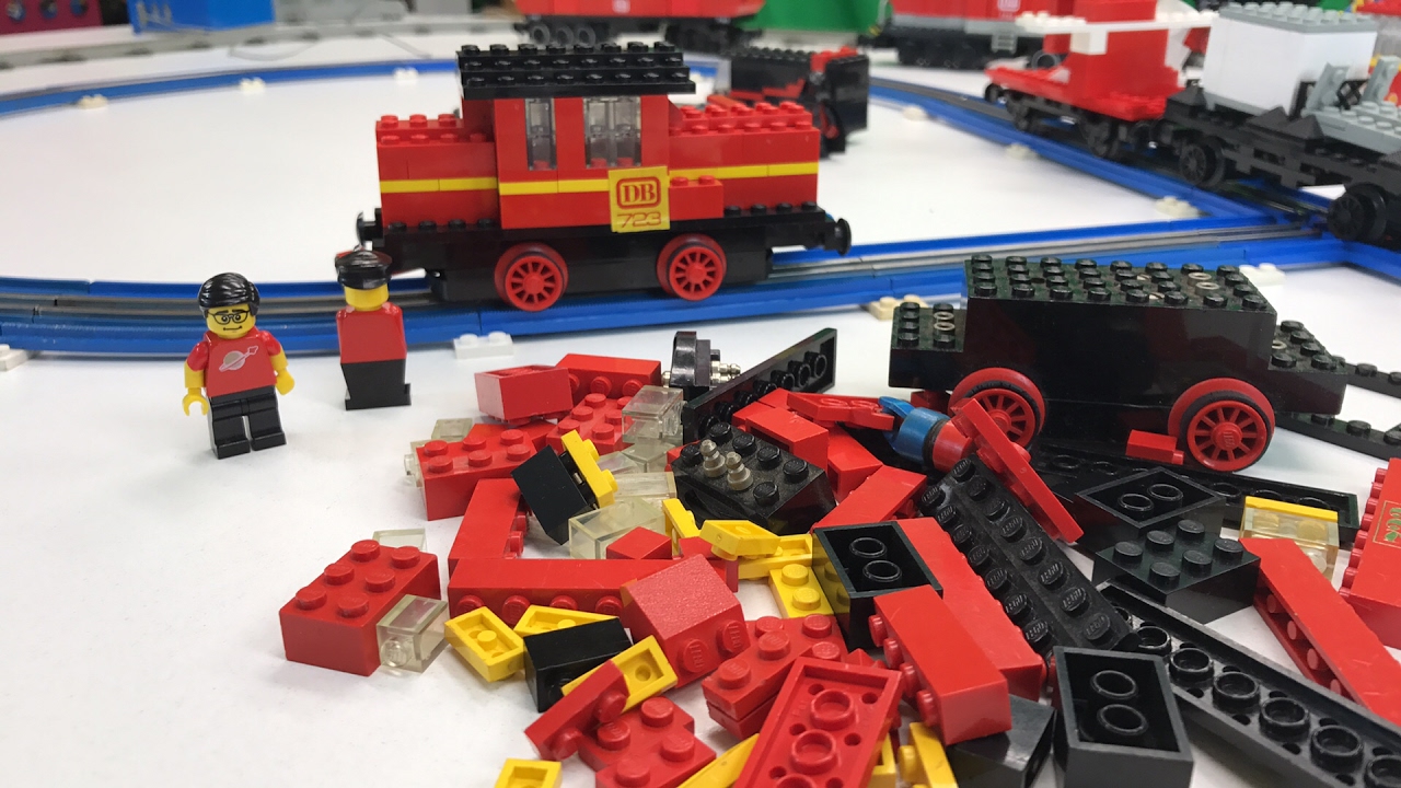 🔴 LEGO 12V Train Set 723 - 2 Versions - YouTube