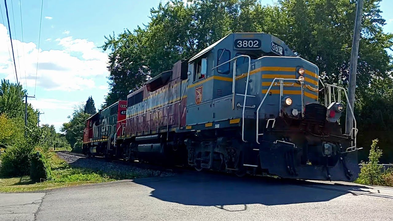 CN L526 going light power to Varennes with IANR 3802 lead ...