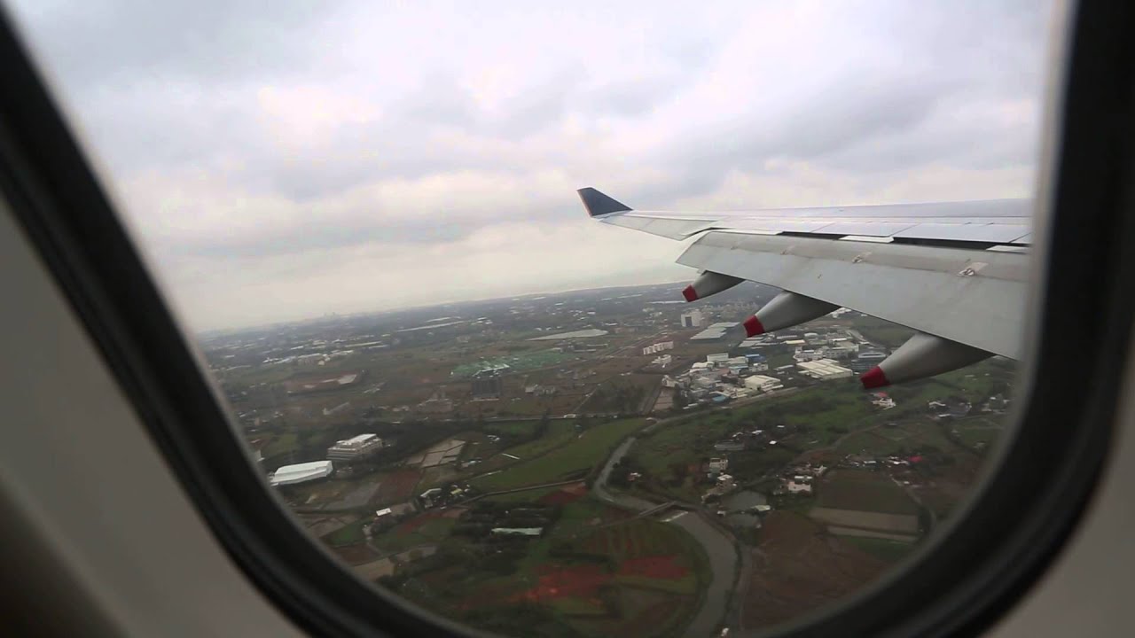 Singapore Airlines SQ876 A330-300 landing at Taipei - YouTube