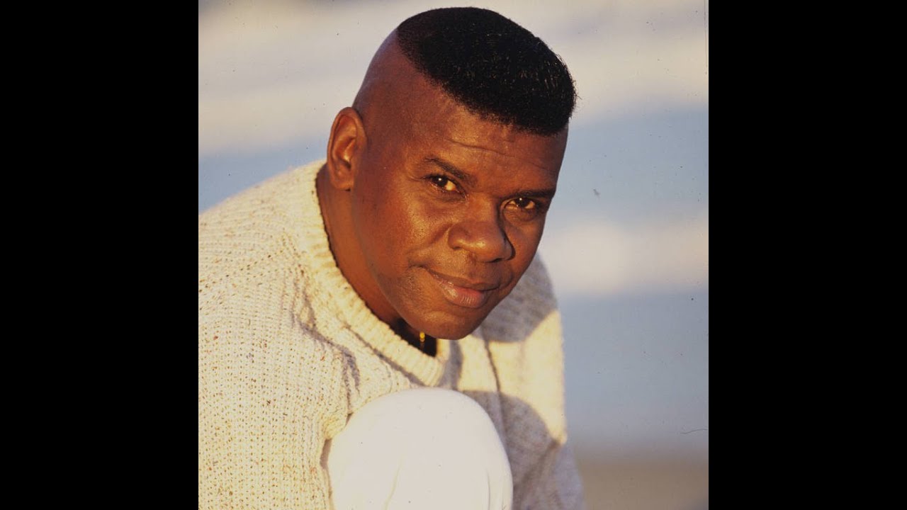 EMILIO SANTIAGO (1946 - 2013) - YouTube