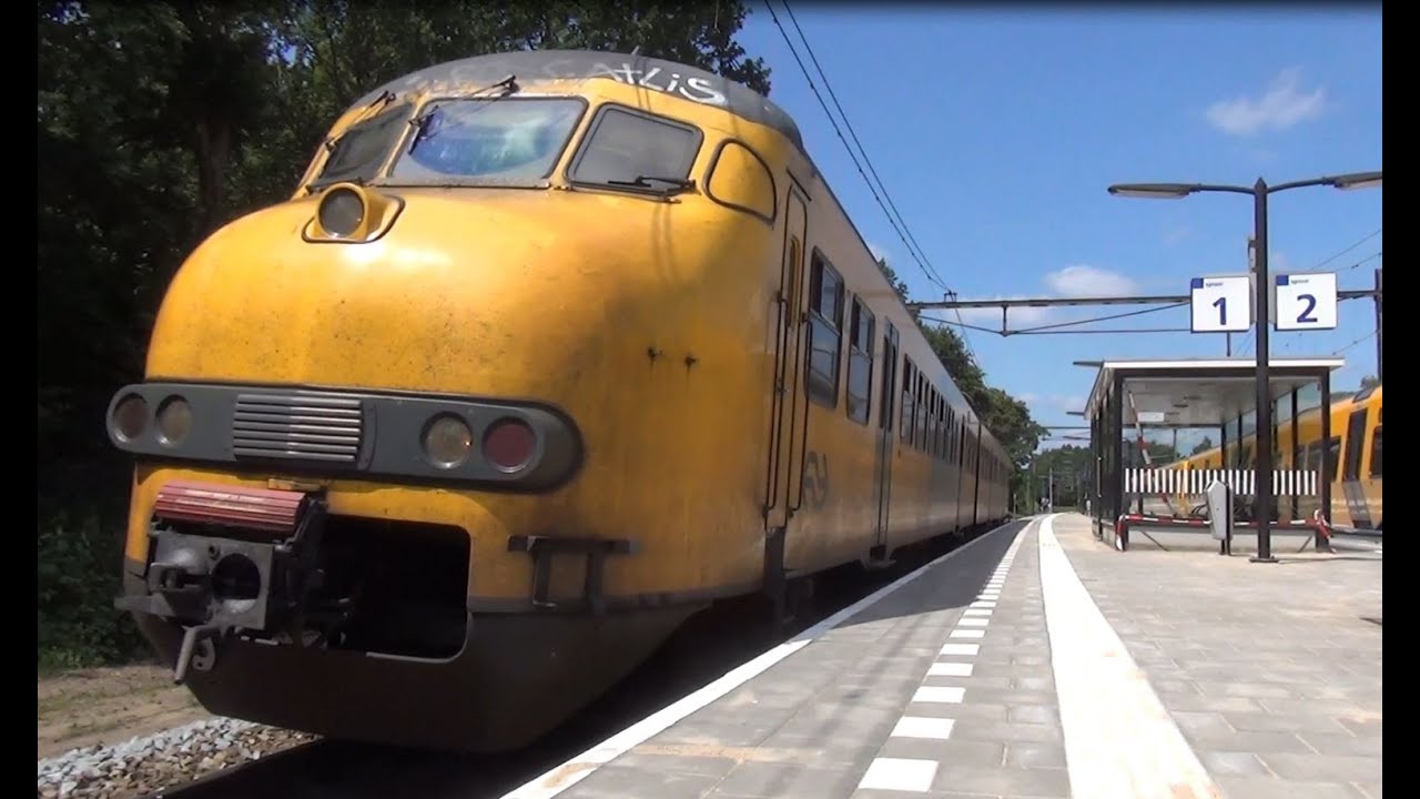 Treinen op Station Borne - YouTube