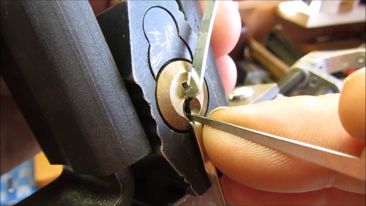 (80) Assa Ruko 2 Padlock with Assa Pins SPP'd & Gutted. - YouTube