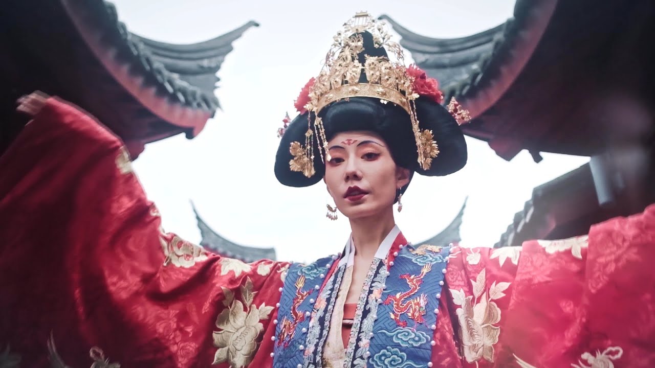 GFX100S: "More than Full Frame" x Xiaoyi Zhang/ FUJIFILM - YouTube