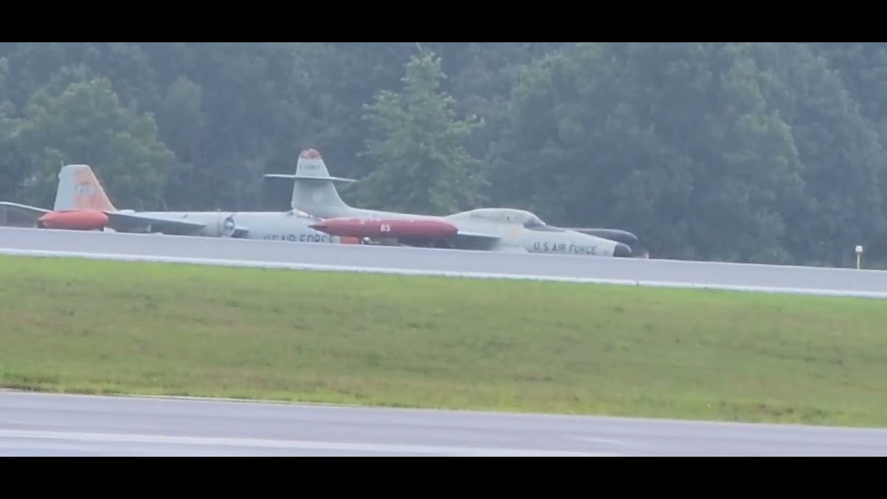Short plane Spotting at Burlington int'l airport (USA) - YouTube