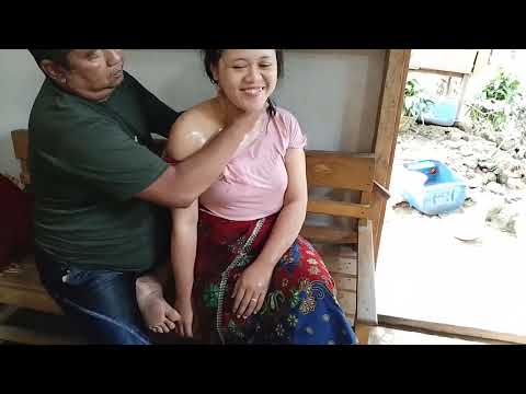 Tukang pijatnya menang banyak, gadis cantik minta pijat sekaligus luluran