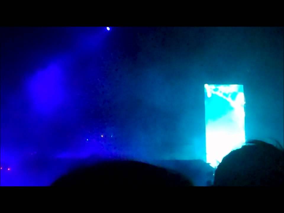 Justin Bieber Underwater Scene BELIEVE TOUR 10/2/12 - YouTube