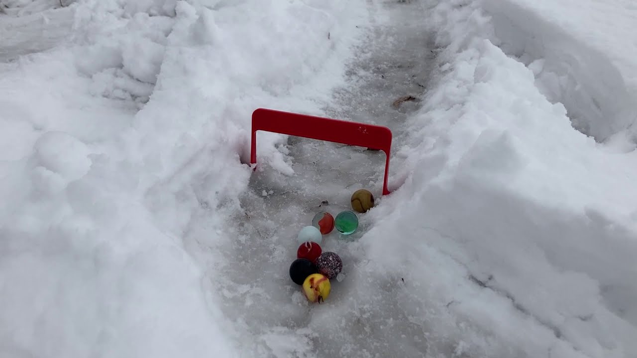 Christmas Snow Race! - YouTube