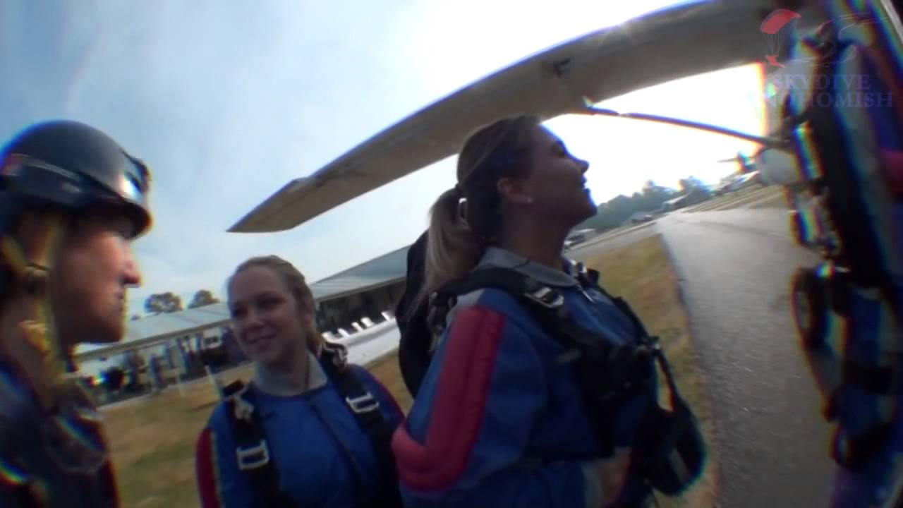 Jennifer Kissinger's Tandem skydive! - YouTube
