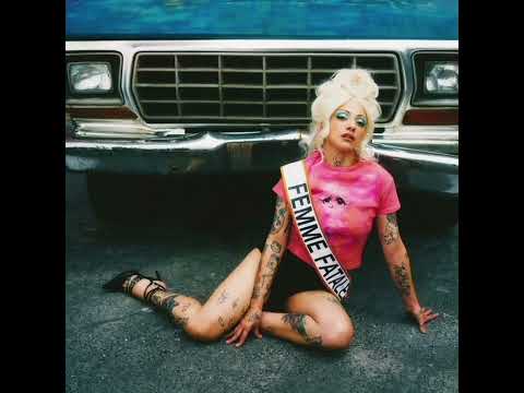 FEMME FATELE KARAOKE  