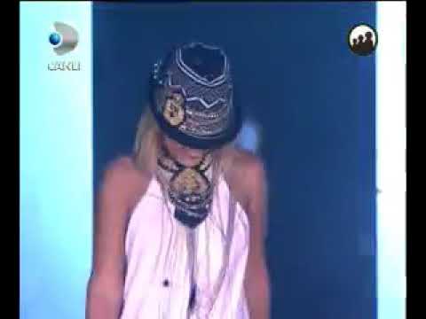 Demet Akalın - Afedersin (Beyaz Show/2009)