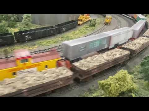 QUADRUPLE MEET Santa Fe F40PHs, Wisconsin Central Coal Train, UP Z Train, & BN MOW Maintenance ...