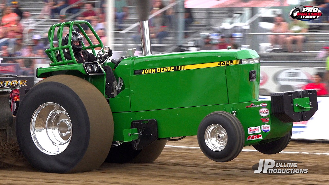 Super Farm Tractors pulling in Altamont, IL during Pro Pulling League action! Tractor Pulling ...