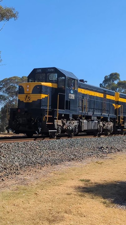 Heritage Locomotives T378 & T382 arriving into Shepparton, Victoria - SRHC Dinner Train - YouTube