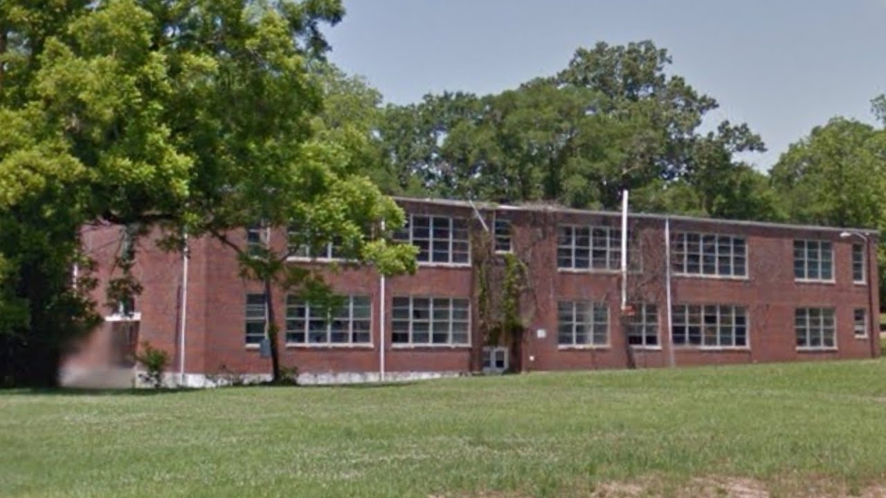 Exploring A Long Forgotten Mississippi High School - YouTube