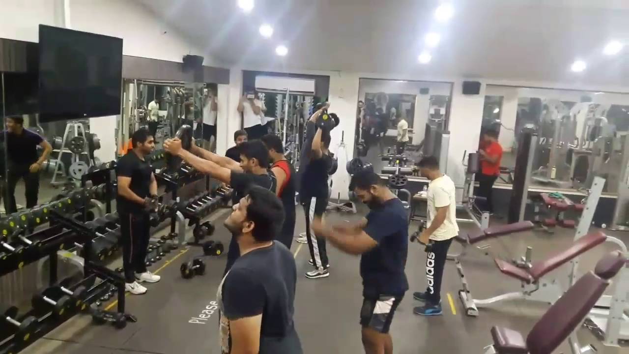 Solaris Club gym sairat zingat best Zumba pune - YouTube