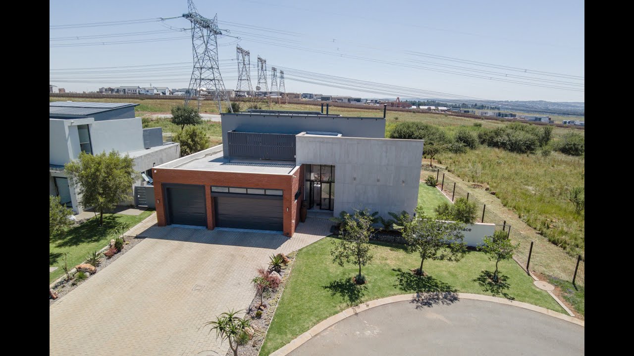 Stunning luxurious house in Midstream Ridge is looking for a new family ...