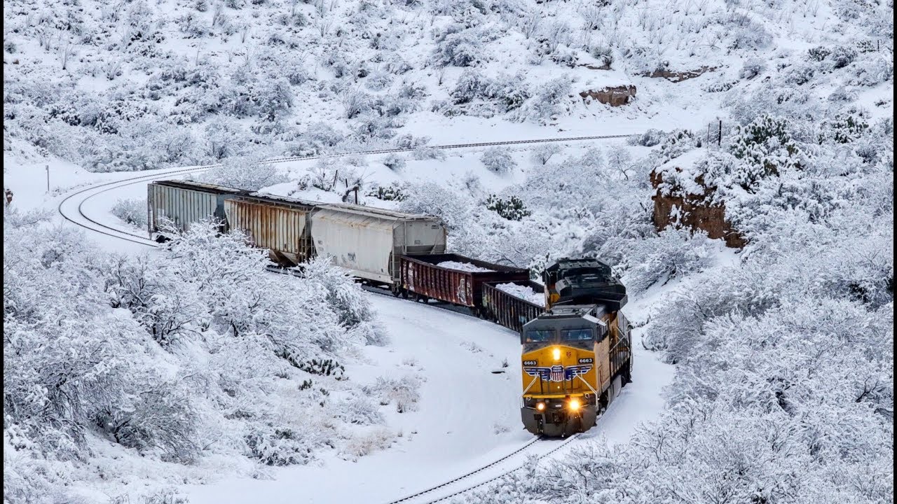 [HD] RARE! SNOW IN SOUTHERN ARIZONA! Trains on Union Pacific's Sunset ...