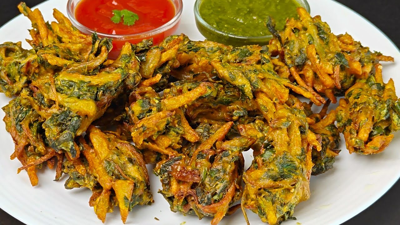 Crispy Aloo Palak Pakoda Recipe | Instant Aloo Palak Pakoda - YouTube