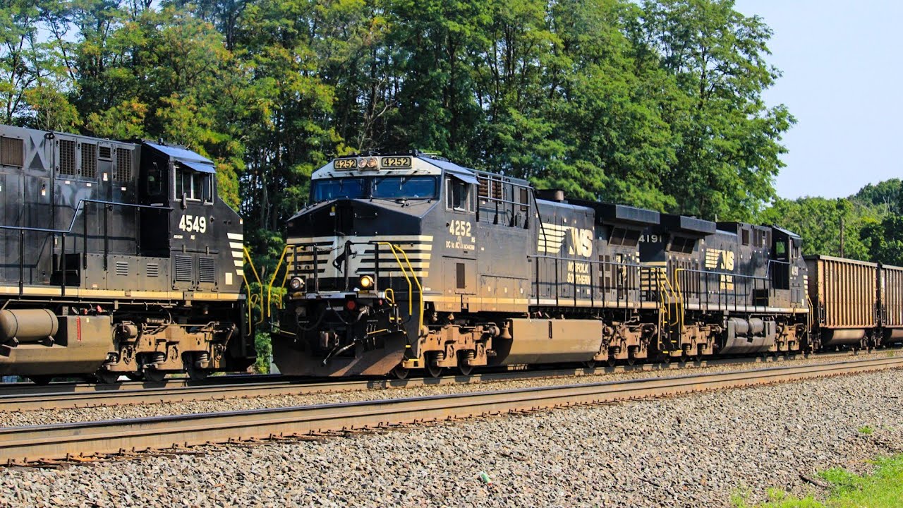 Norfolk Southern 13V With NS 4252 Passes NS 594 in Cresson PA 8/5/24 - YouTube