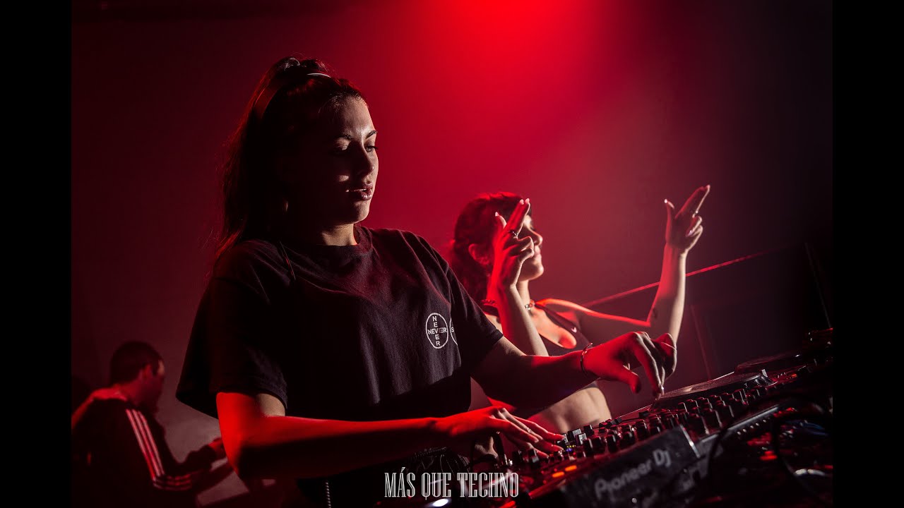 Clara Cuvé B2B Cera Khin en Crow - YouTube