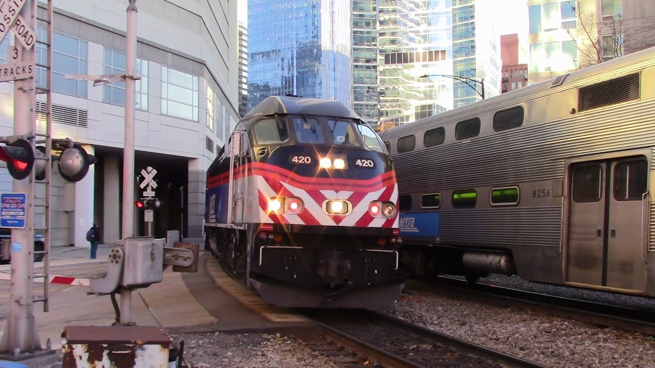 Awesome Metra evening rush hour @ Canal St. Downtown Chicago! 11-28 ...