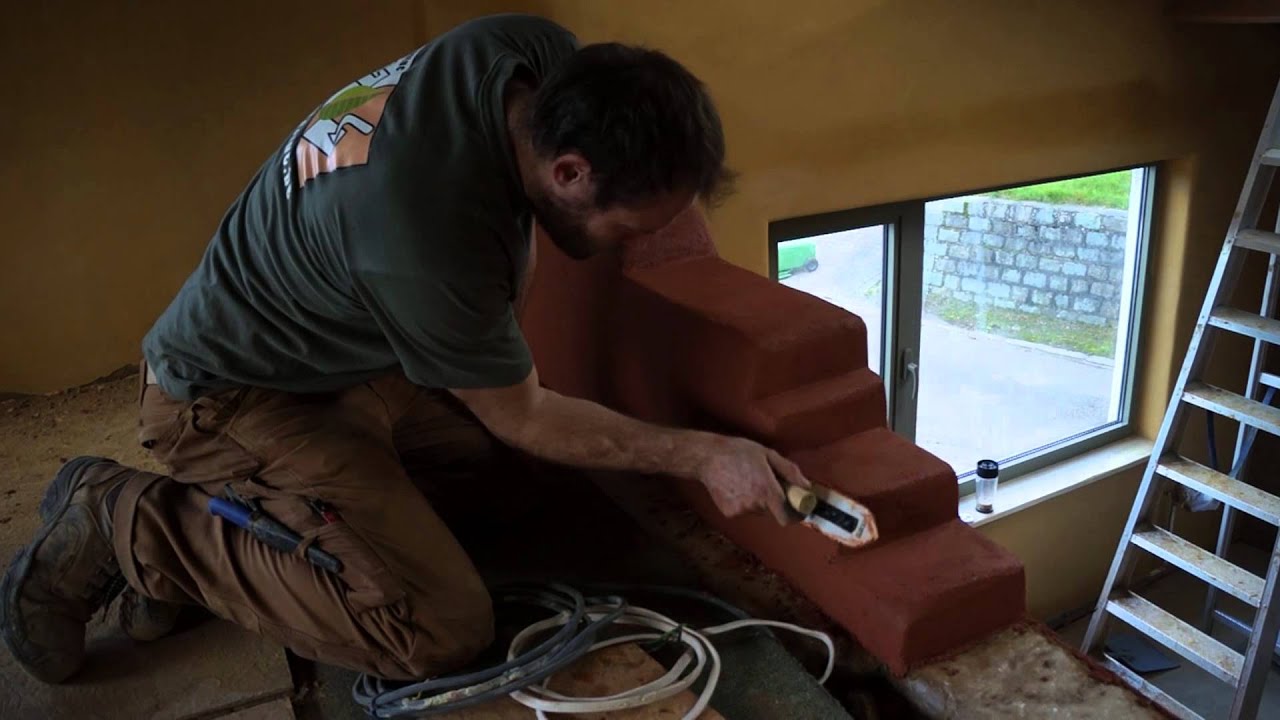 Pleisteren met leem (4/4) - afwerking organisch gevormd stukje muur met ...